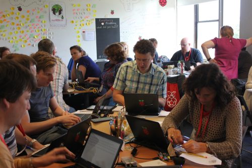 Hello World - a new magazine for educators - Raspberry Pi Foundation