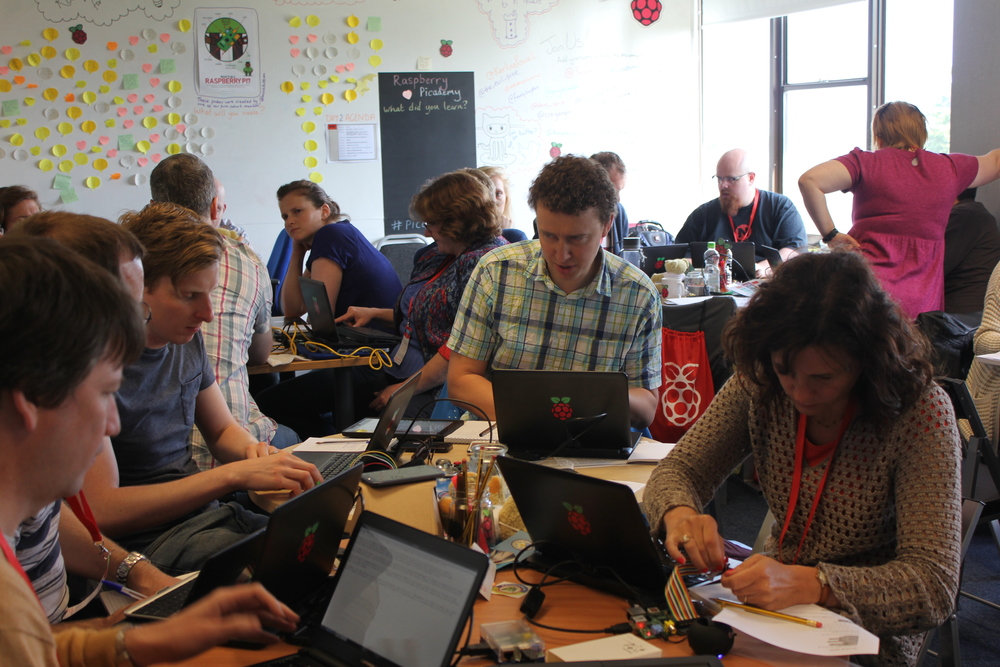 Hello World - a new magazine for educators - Raspberry Pi Foundation