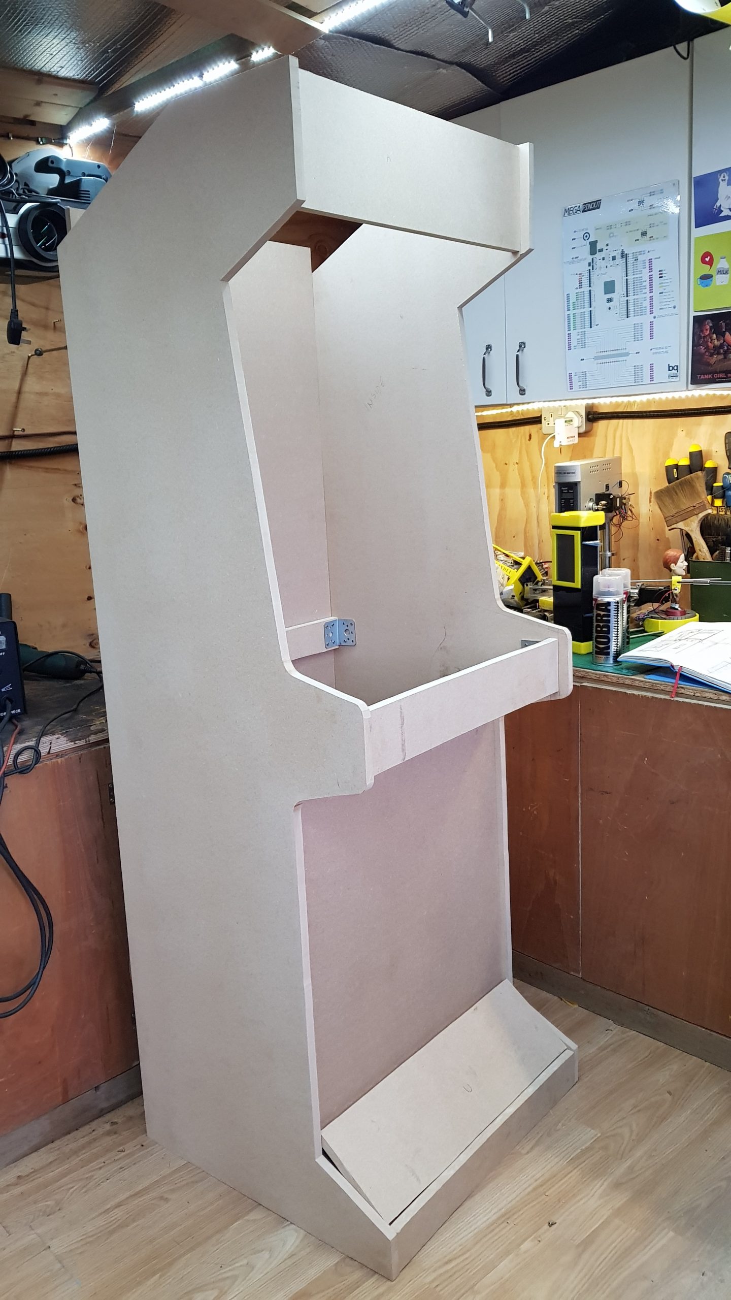 Build an arcade cabinet | Hackspace 35 - Raspberry Pi