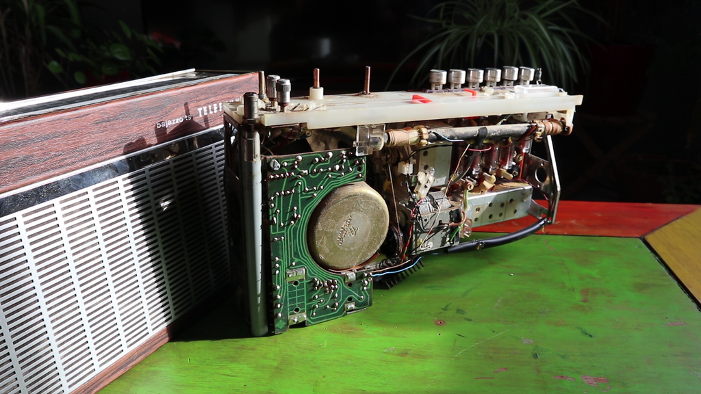 Raspberry Pi turns retro radio into interactive storyteller - Raspberry Pi