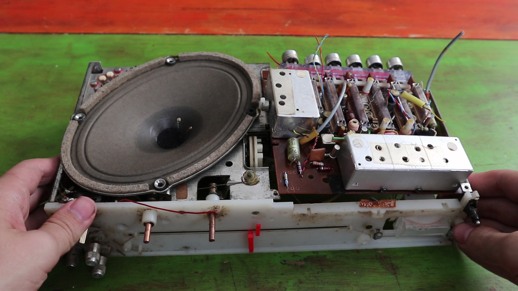 Raspberry Pi turns retro radio into interactive storyteller - Raspberry Pi